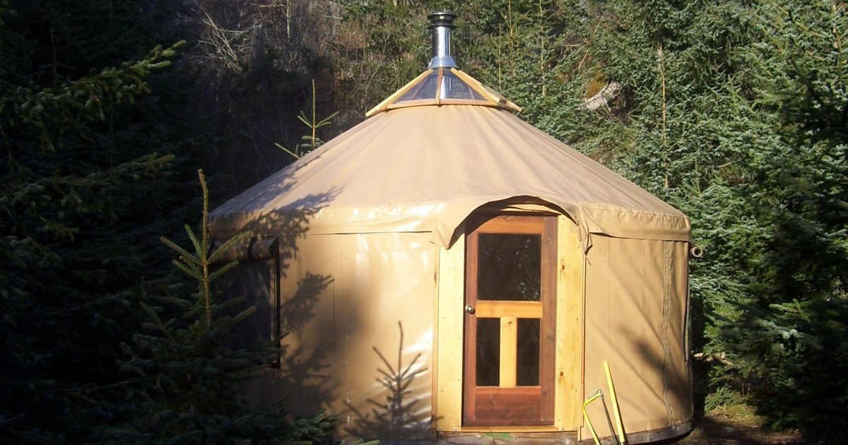 Right Beach Yurt | ALASKA.ORG