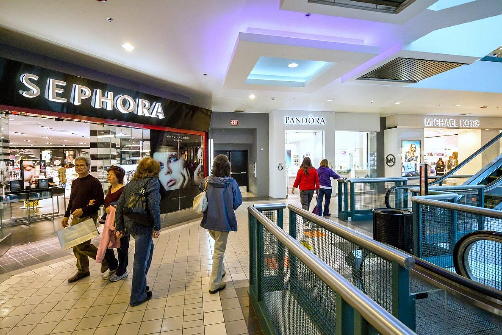 Anchorage Fifth Avenue Mall | Best Mall In Anchorage | ALASKA.ORG