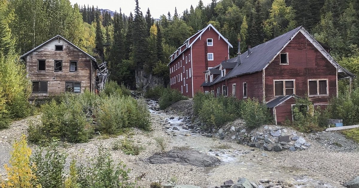 Kennicott Mill Town Tour with St. Elias Alpine Guides | ALASKA.ORG