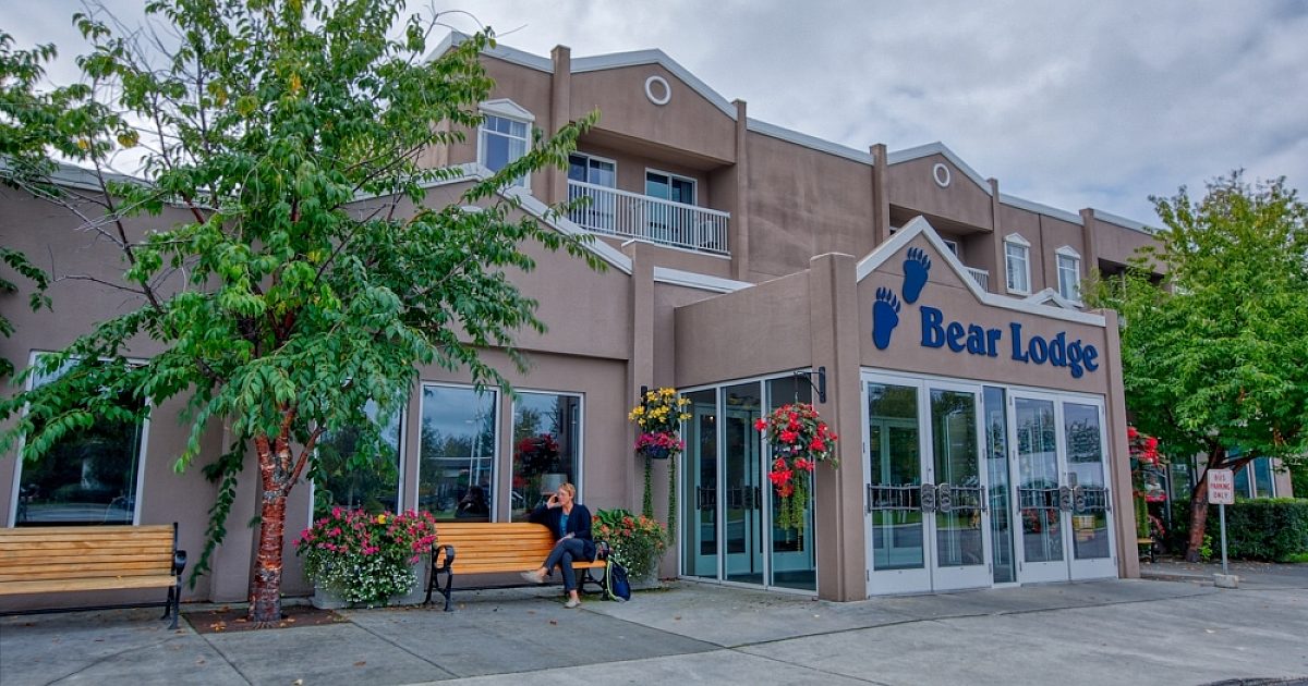Bear Lodge at Wedgewood Resort | Minutes from Downtown… | ALASKA.ORG